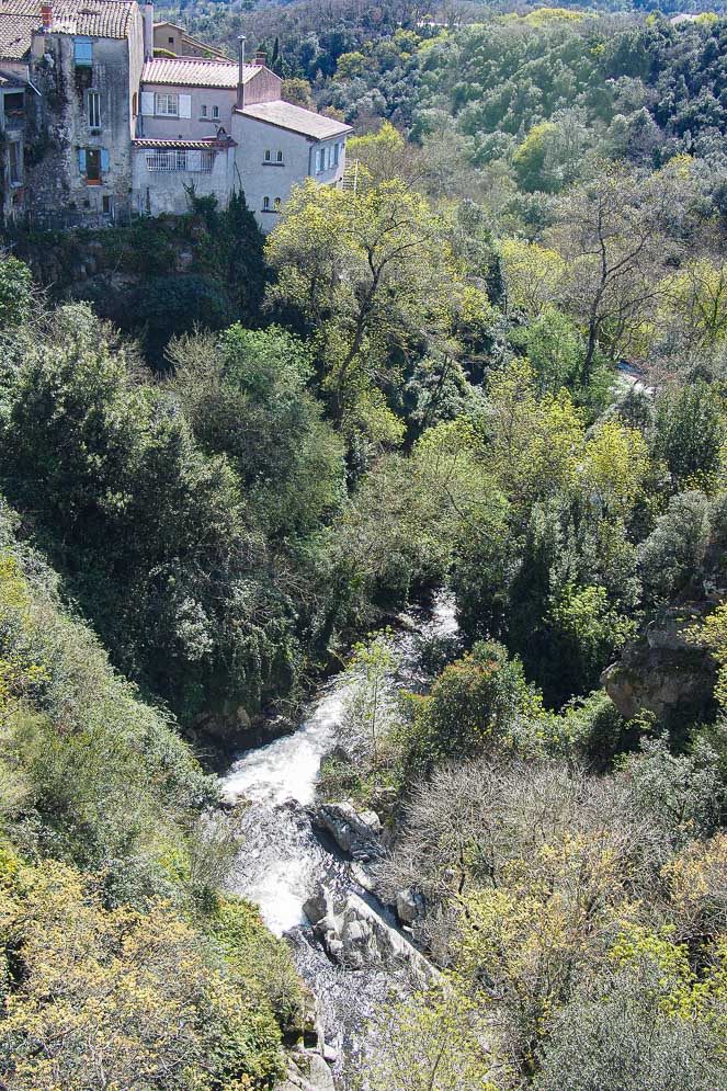 Visiter Montolieu, village du livre dans l'Aude / Voyage en France