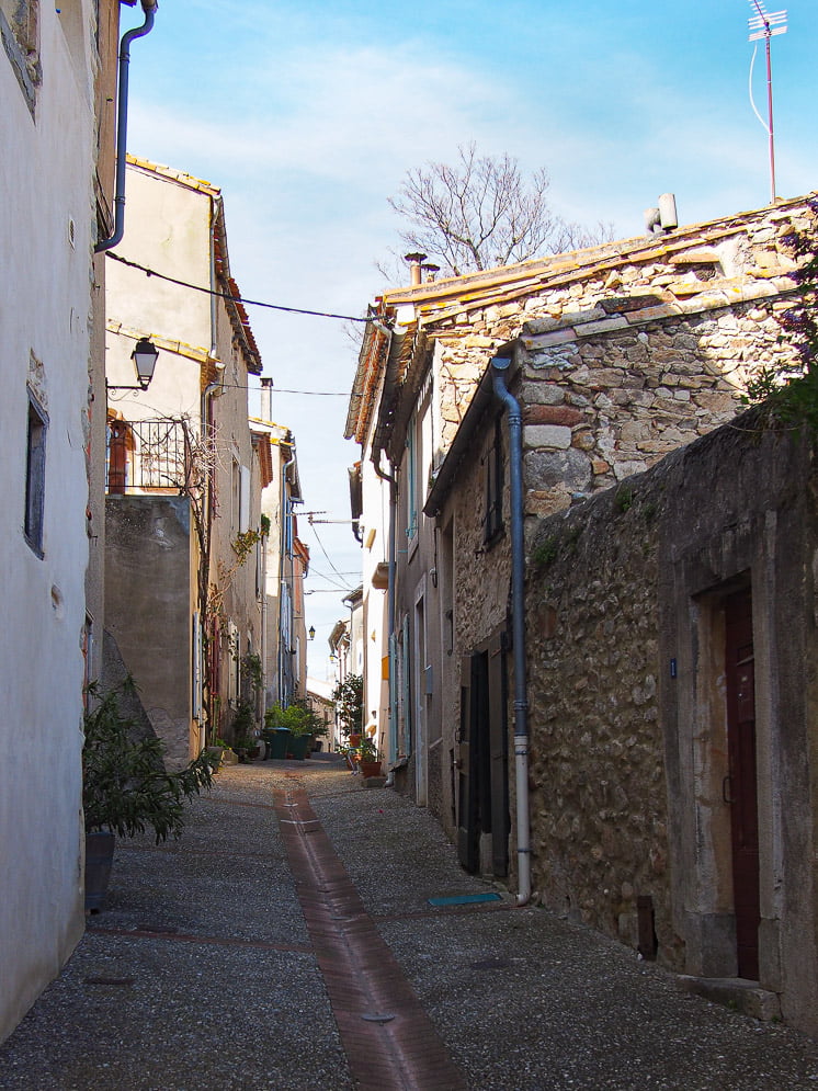 Visiter Montolieu, village du livre dans l'Aude / Voyage en France